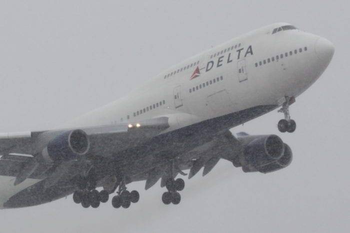 Delta Employees To Sleep In Spare Widebody Aircraft During Winter Storms