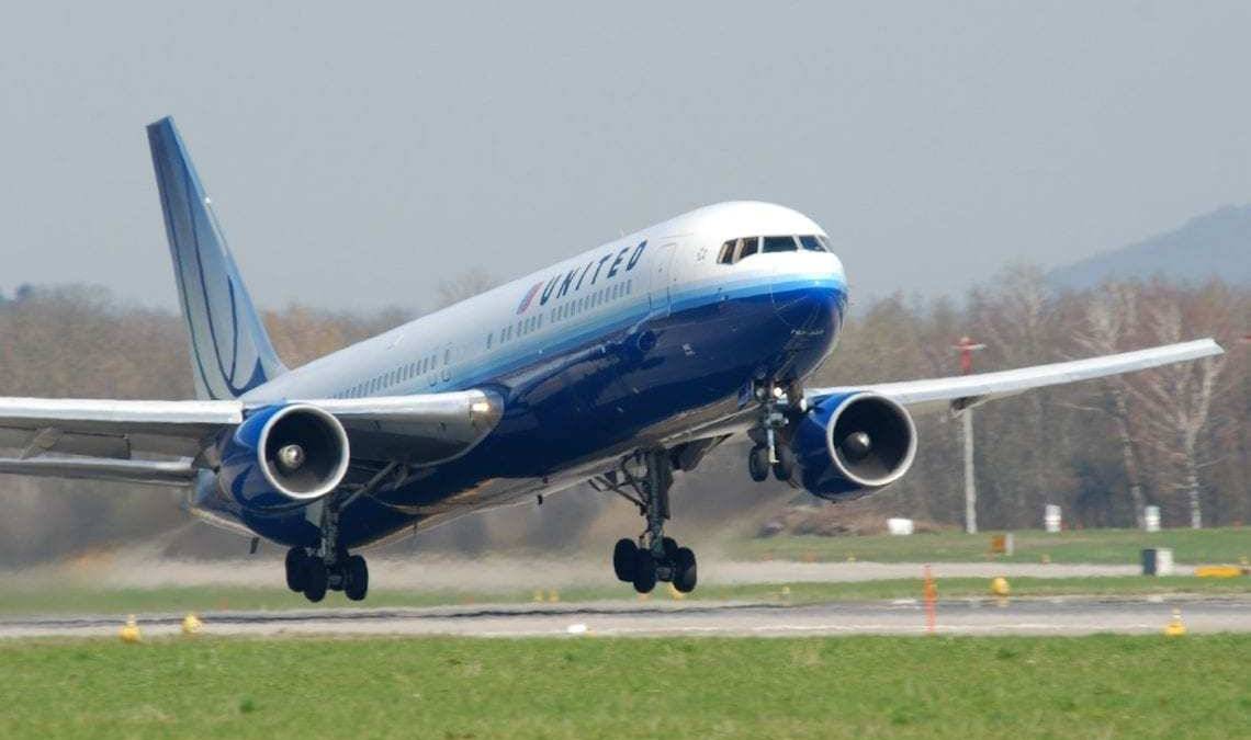 United Airlines Reported To Have Covered Up A 767 Windshield Shattering ...