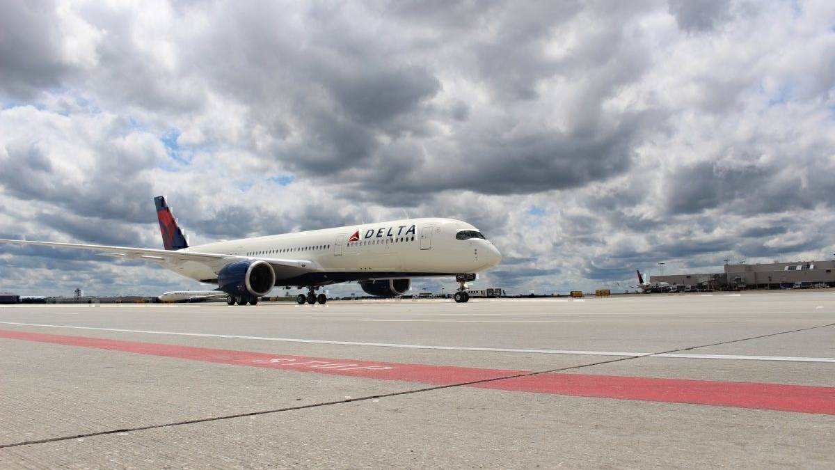 Delta Air Lines To Close Tokyo Flight Crew Base