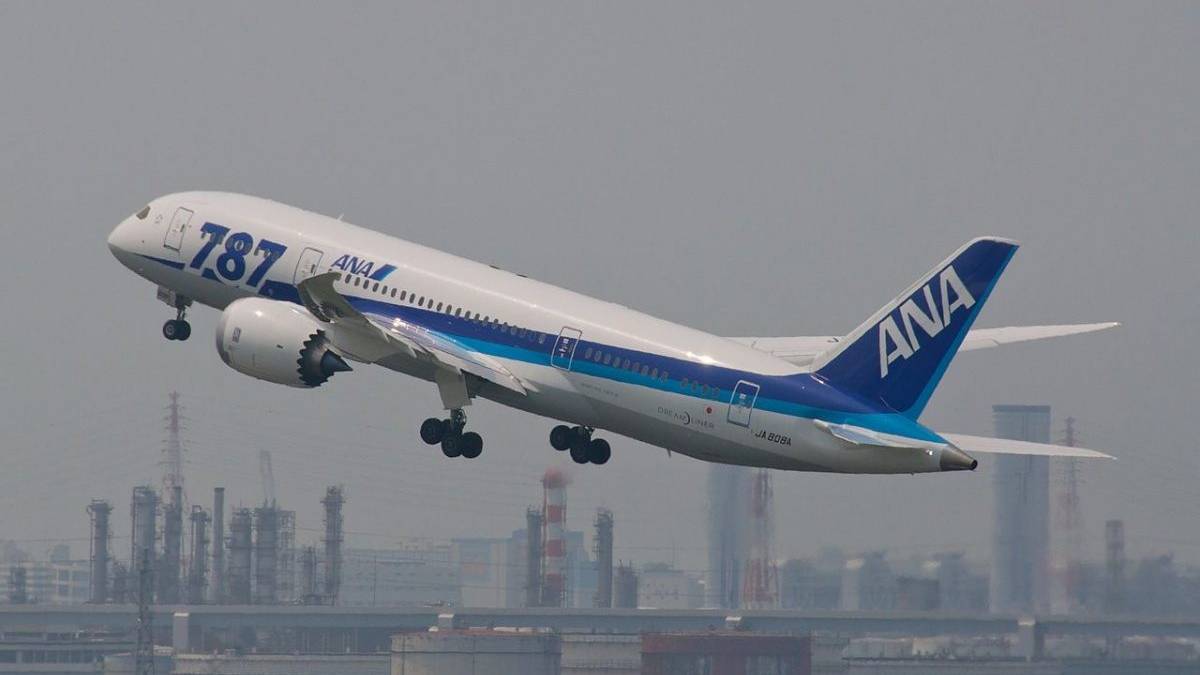 Four Injured When Turbulence Hits ANA Boeing 787