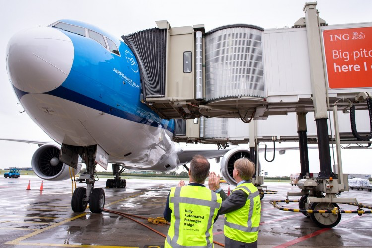 KLM Inaugurates Europe's First Automatic Jet Bridge