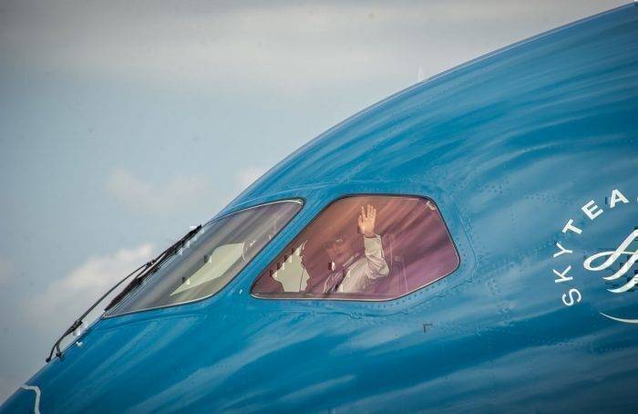 Jetstar Boeing 787 Suffers Broken Windshield Above Australia