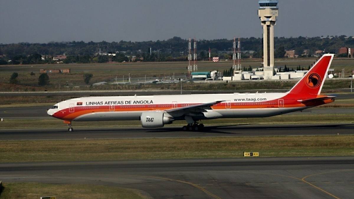 Runaway Boeing 777 Strikes Pole In Porto