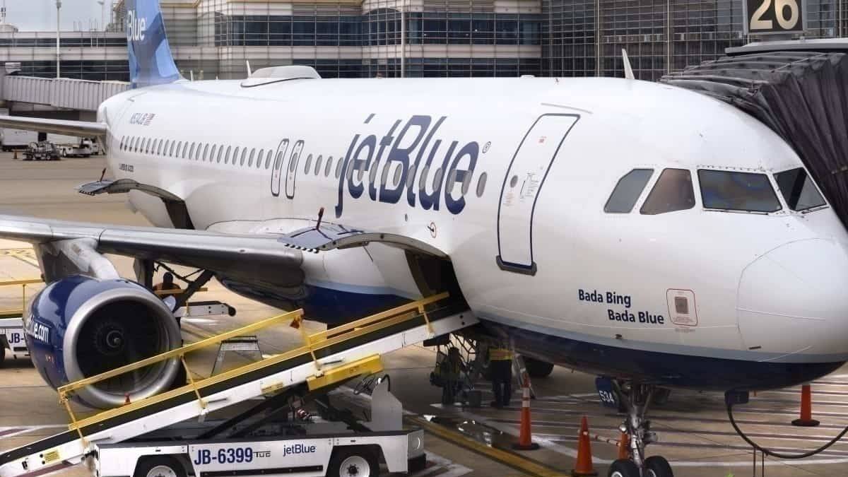 JetBlue CEO Announces 20% Pay Cut