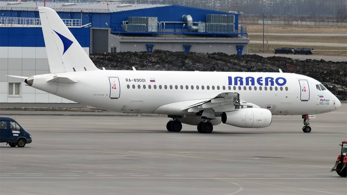 IrAero Sukhoi Superjet 100 Lands On Unfinished Runway In Moscow