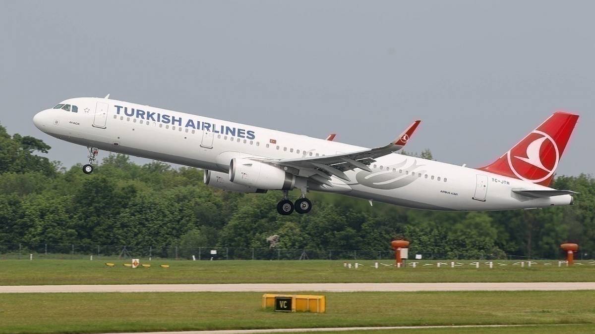 Nose Gear Wheels Come Off A Landing Turkish Airlines Airbus A321