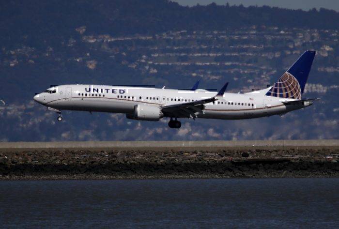 United Alters Rebooking Policy Following Distancing Backlash