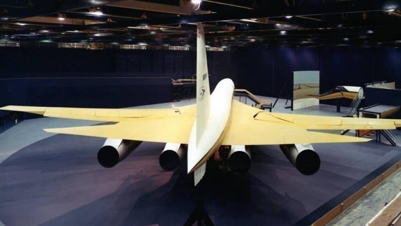 The Boeing 2707 - America's Failed Answer To The Concorde