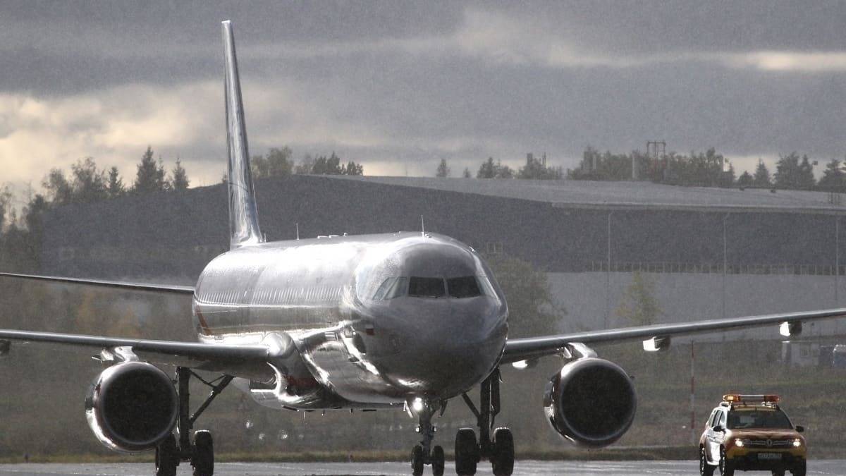 Aeroflot Boeing 737 Engine Fails Near Moscow