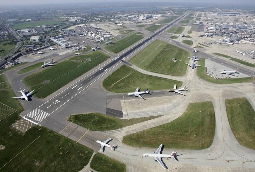How Do Pilots Stop An Aircraft Upon Landing?