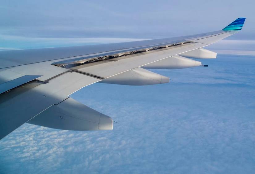 How Do Aircraft Spoilers & Speed Brakes Work?