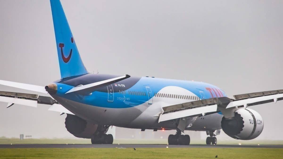 Oops: TUI Boeing 787 Damaged As Engine Collides With Jet Bridge