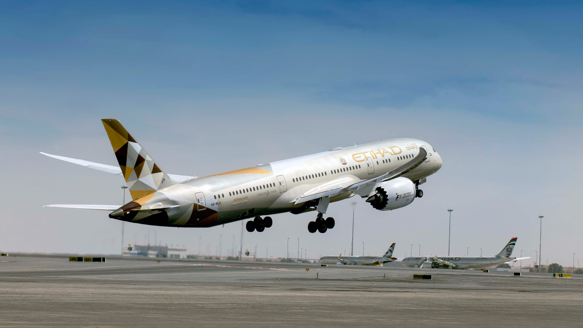 Etihad Trims Management Team Amid Restructuring
