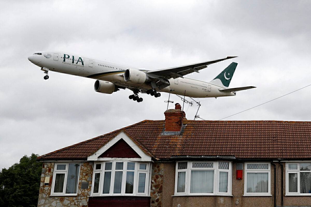 PIA Temporarily Offers 7 London Heathrow Slots To 2 Carriers