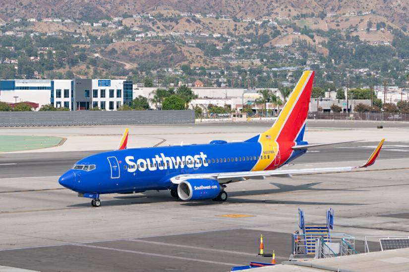 Why Are The Bottom Of Boeing 737 Engines Flat?