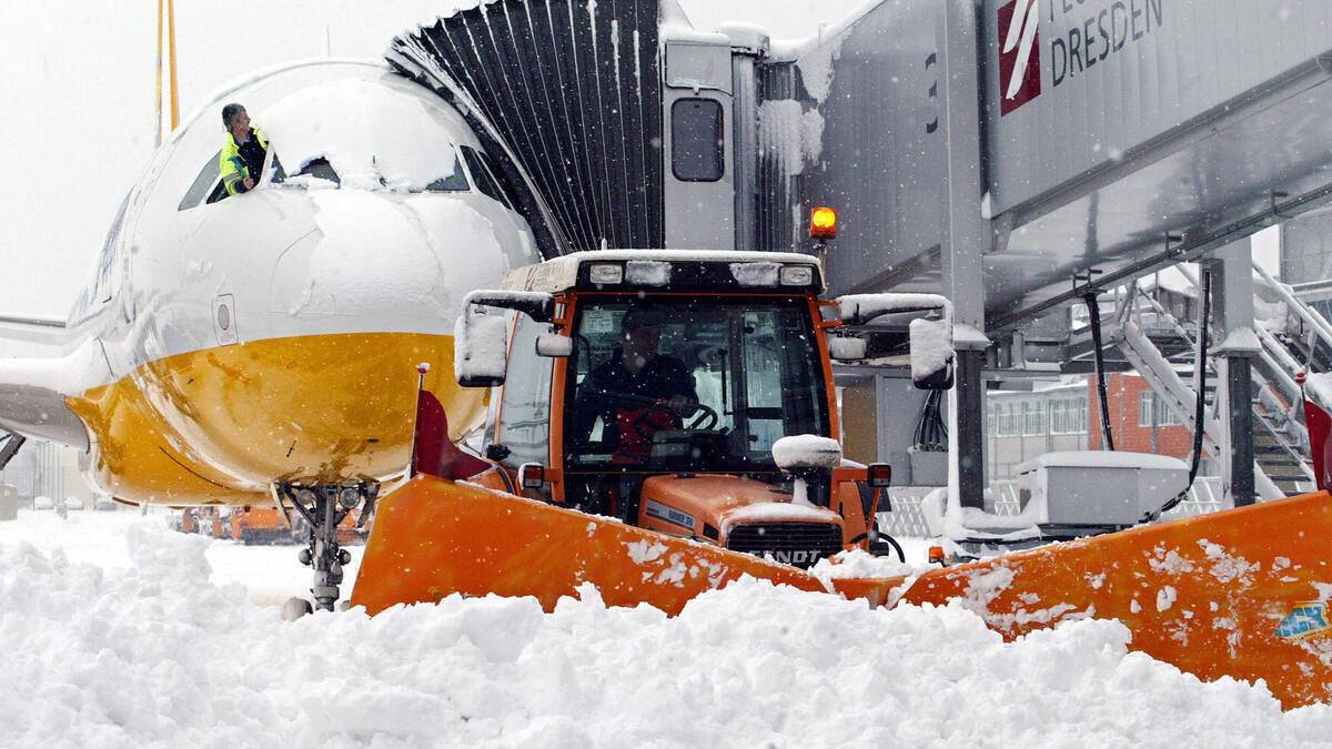 How Airports Deal With Snow