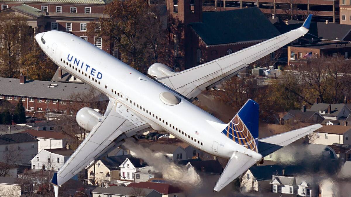 Two Year Old Thrown Off United Flight For Mask Avoidance