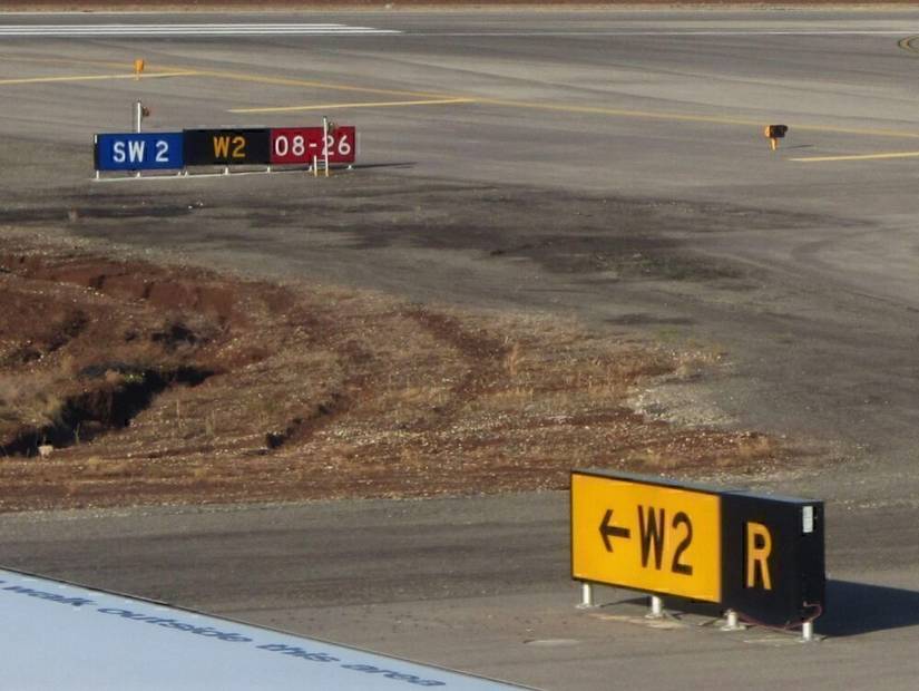 How Do Pilots Navigate The Complex Taxiways Of Major Airports?