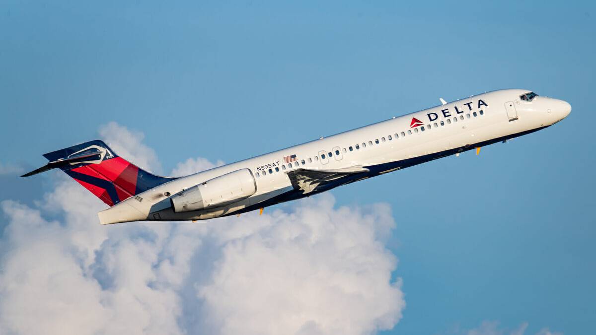 Delta 717 Deplaned After Leaving Taxiway In Pittsburgh