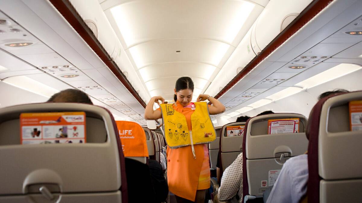 How Do Aircraft Life Jackets Work?