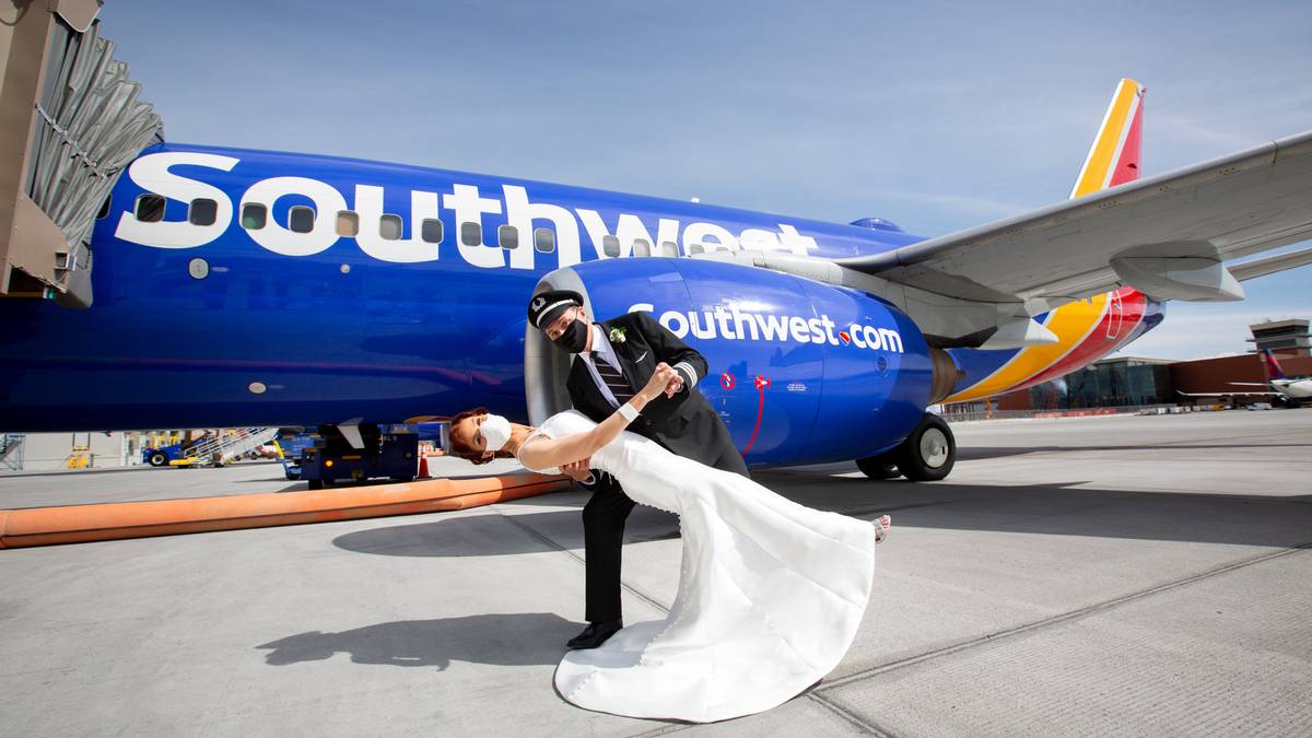 Southwest Airlines Pilot Marries At 33,000 Feet Above Utah