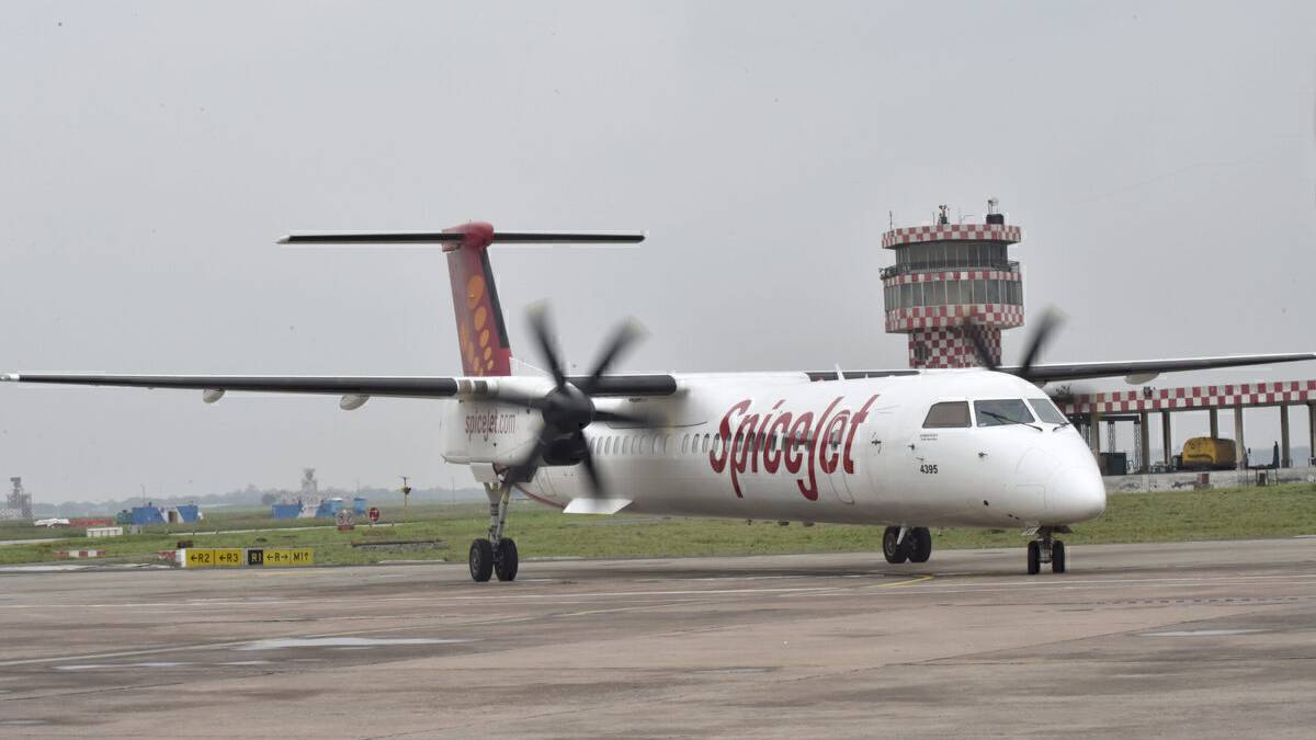 Right Runway, Wrong Direction: SpiceJet De-Rosters 2 Pilots After Q400 ...