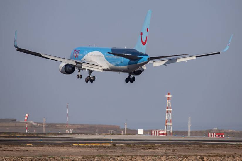 How Do Aircraft Flight Control Surfaces Work?