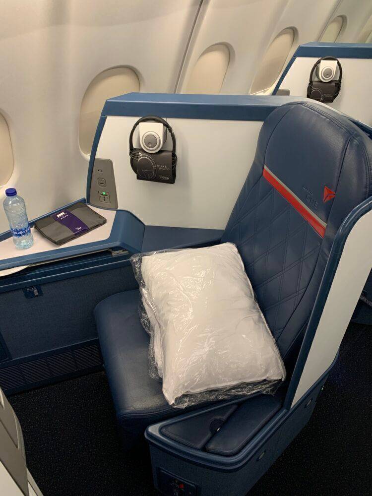 Delta A330-900neo Seat Map: Cabin Layout and Seat Dimensions