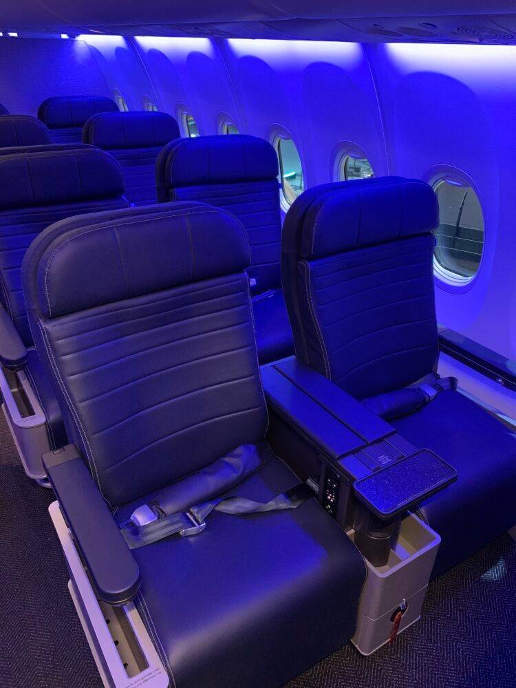 Incredible: Inside A Brand New United Airlines Boeing 737 MAX 8