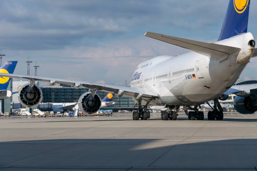 Lufthansa Retrieves A Boeing 747-400 From Desert Storage