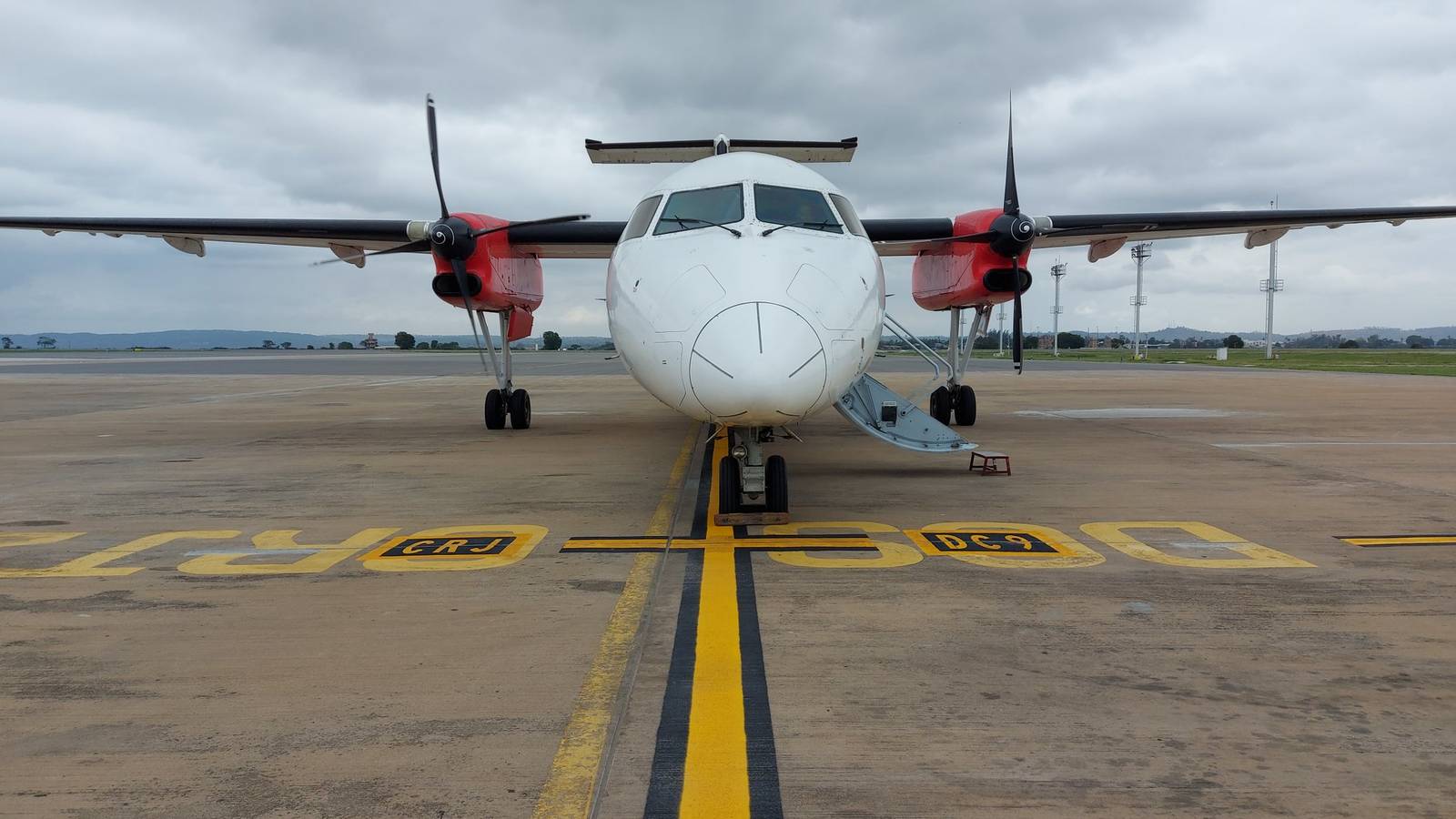 Skyward Dash 8 Comes Off Runway After Gear Collapse In Kenya