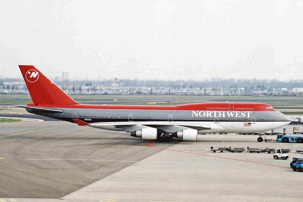 Which Airlines Were The First To Fly Each Boeing 747 Model?