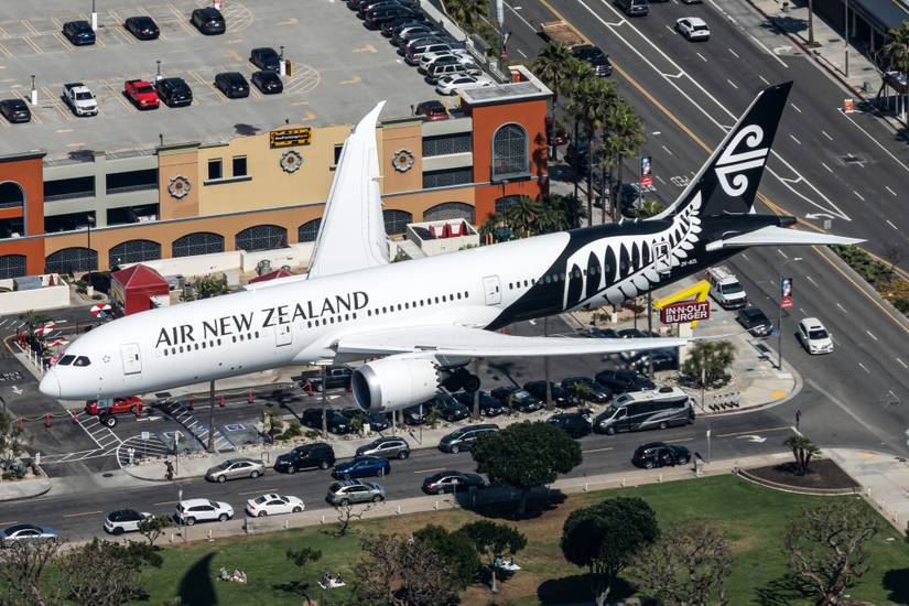 Paint Is Flaking On Air New Zealand's Boeing 787 Wings