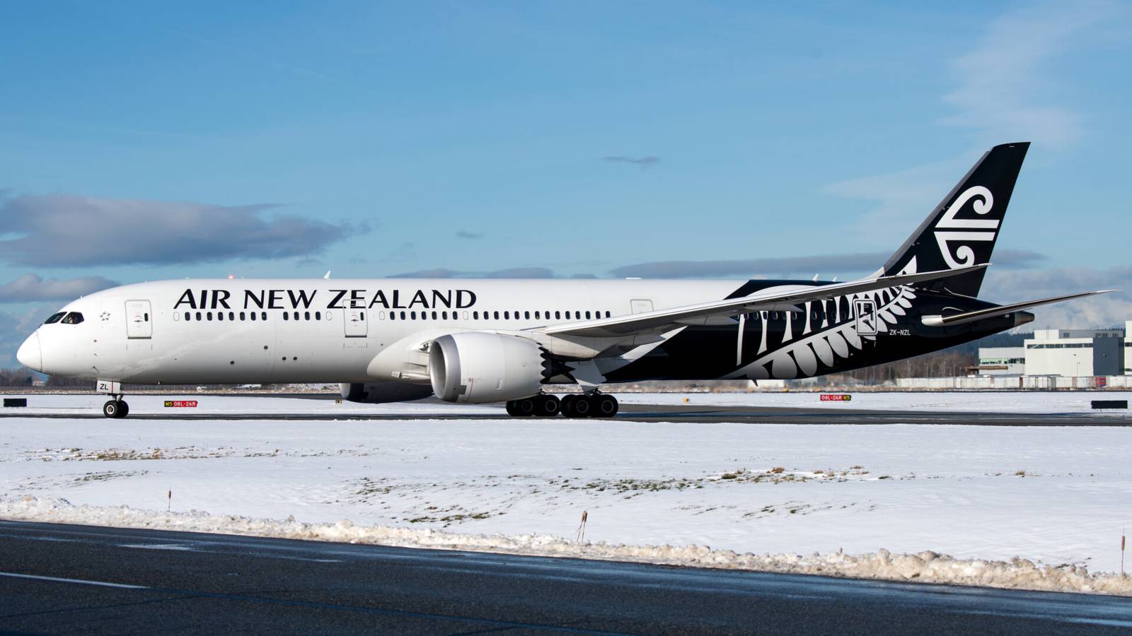 Paint Is Flaking On Air New Zealand's Boeing 787 Wings