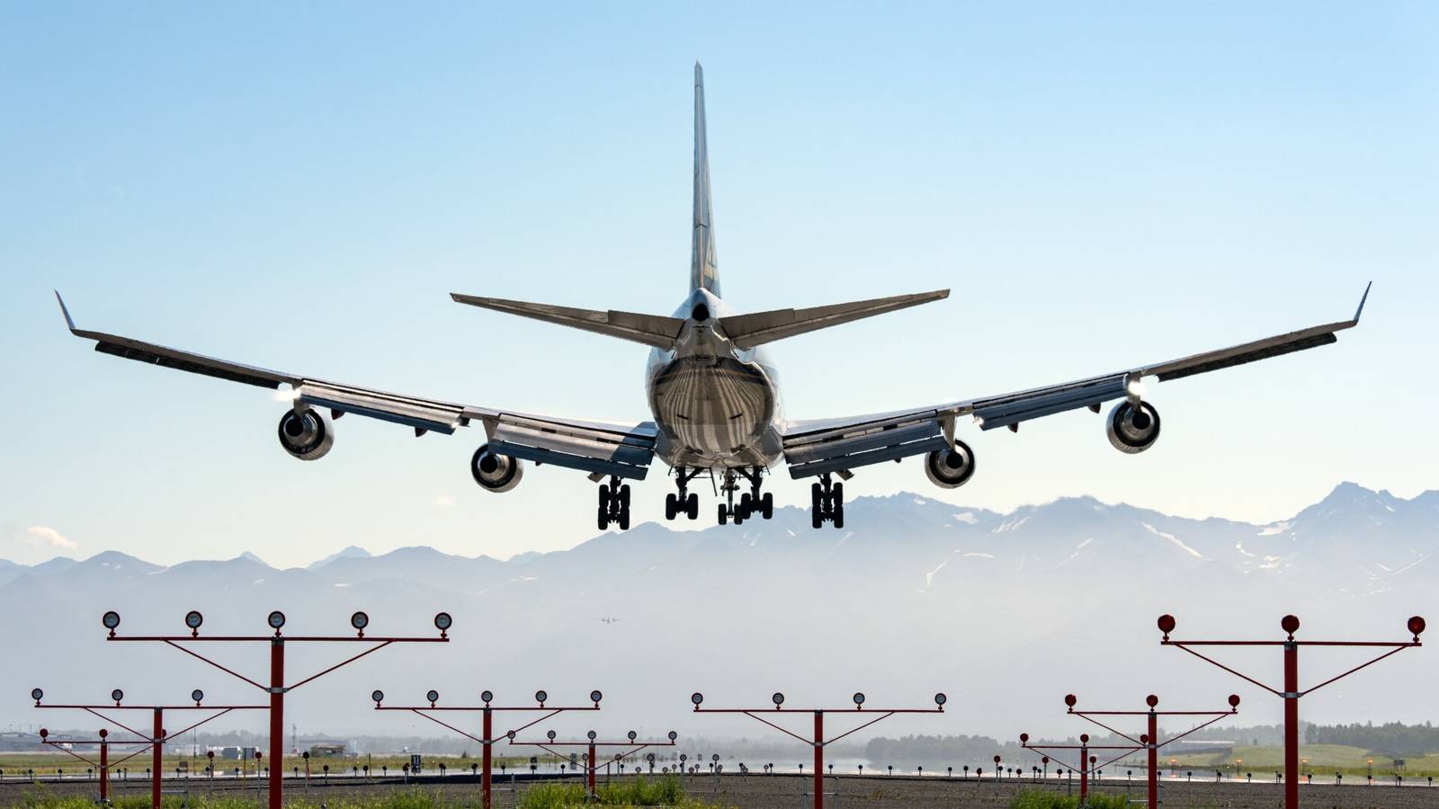How The FAA Is Reducing Emissions With Better Aircraft Descents
