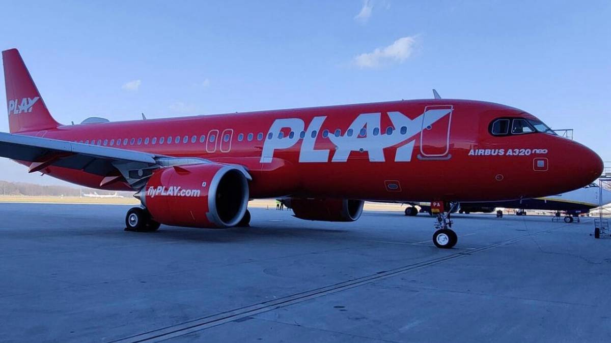 PLAY's First Airbus A320neo Is Spotted In Its Striking Red Livery
