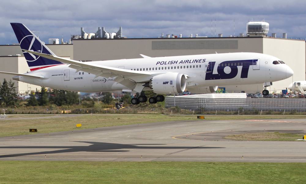 LOT Polish Flight Diverts To Iceland After Rowdy Passenger Tries To ...