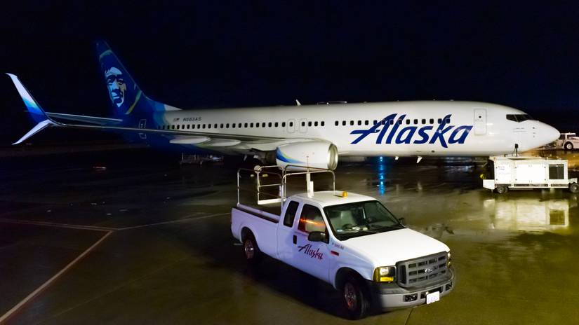 Alaska Airlines Invests $130 Million In Cabin Upgrades For Boeing 737-800s