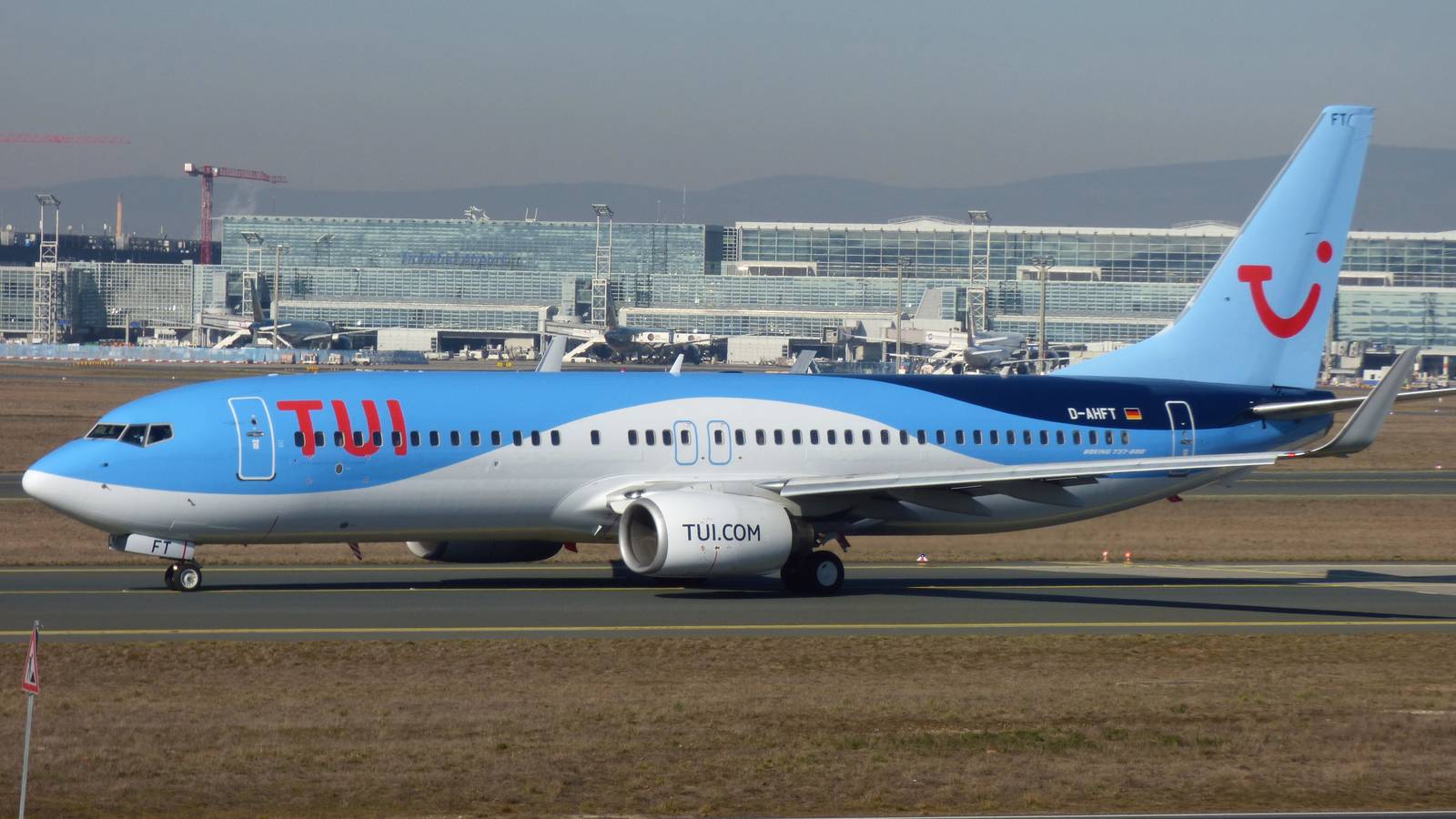 Antalya To Rotterdam TUI Flight Lands In Bucharest Following Bird Strike