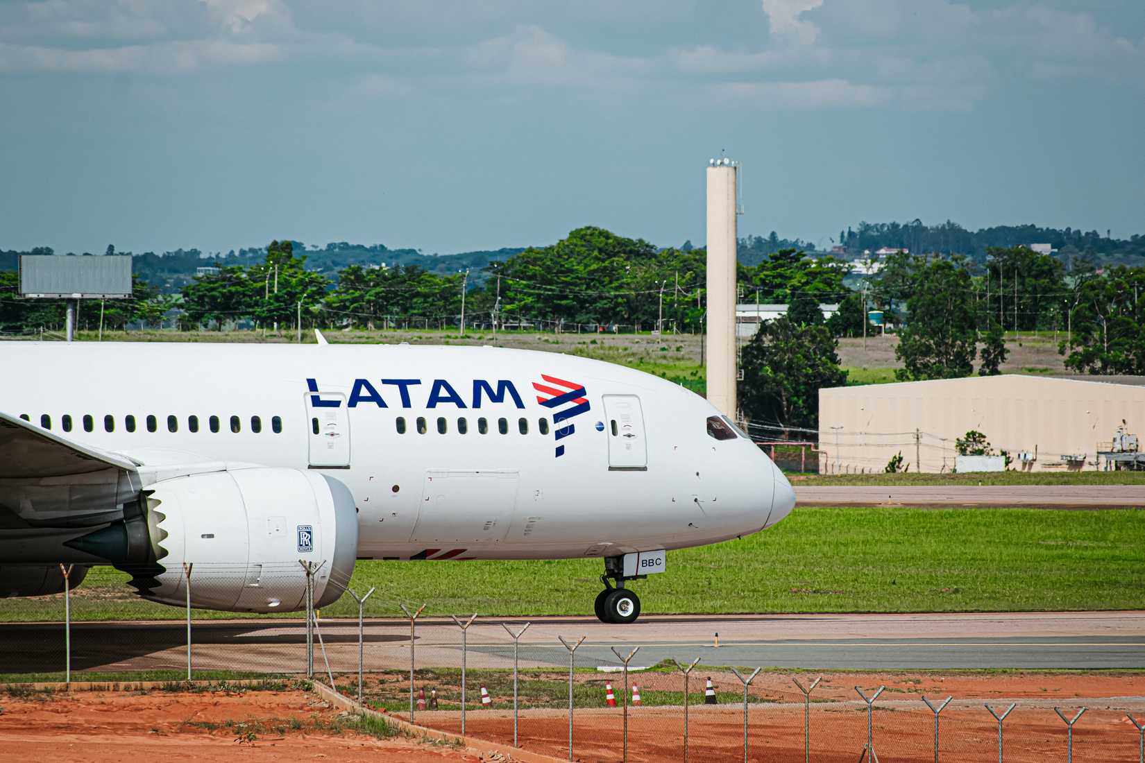 LATAM Boeing 787 Suffers Electronics Problems & Returns To LAX With RAT ...