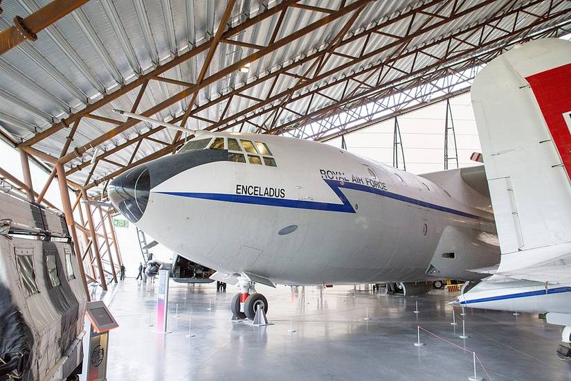 Rare Turboprop Freighter - The Story Of The Short Belfast