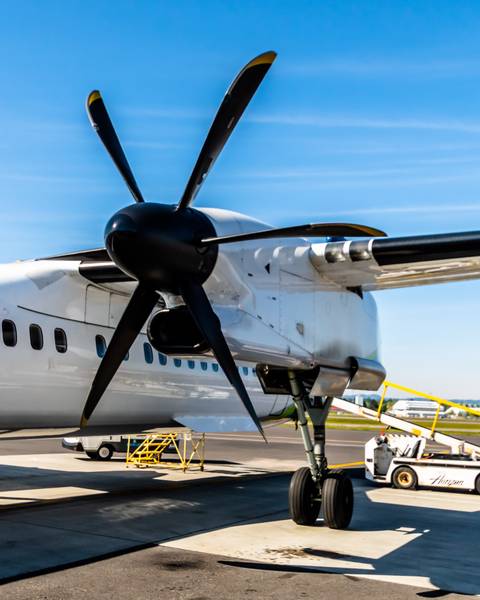 Flight Review: The Soon-To-Be Retired Dash 8 Q400 With Alaska Airlines
