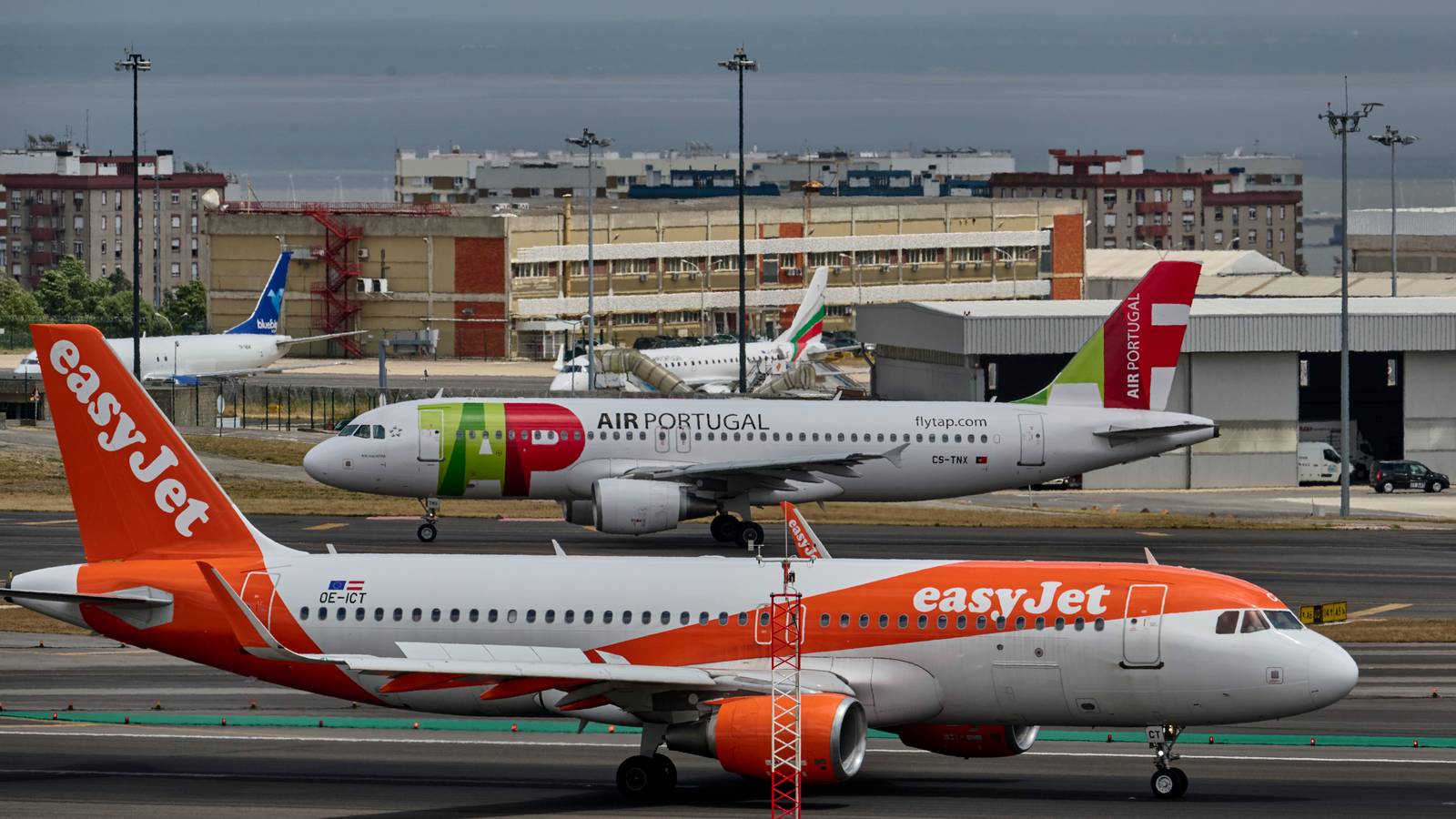 easyJet Fends Off Ryanair Competition To Gain TAP's Lisbon Slots