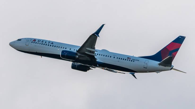 Delta Air Lines Boeing 737-900ER Hits Spirit Airlines Airbus A321neo At ...