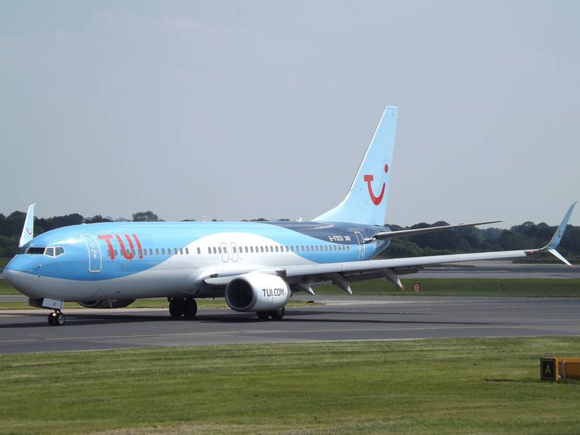 TUI Boeing 737 Pilot Returns To Gate To Pick Up Passengers