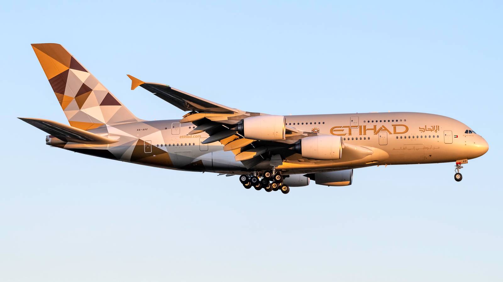 Etihad Welcomes The UAE’s 1st Local Female Captain