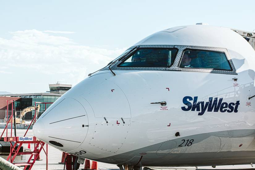 Endeavor Air Flies Final Bombardier CRJ200 Flight