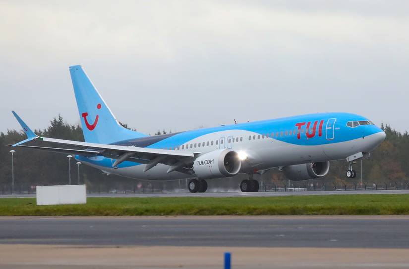 TUI Boeing 737 Pilot Returns To Gate To Pick Up Passengers