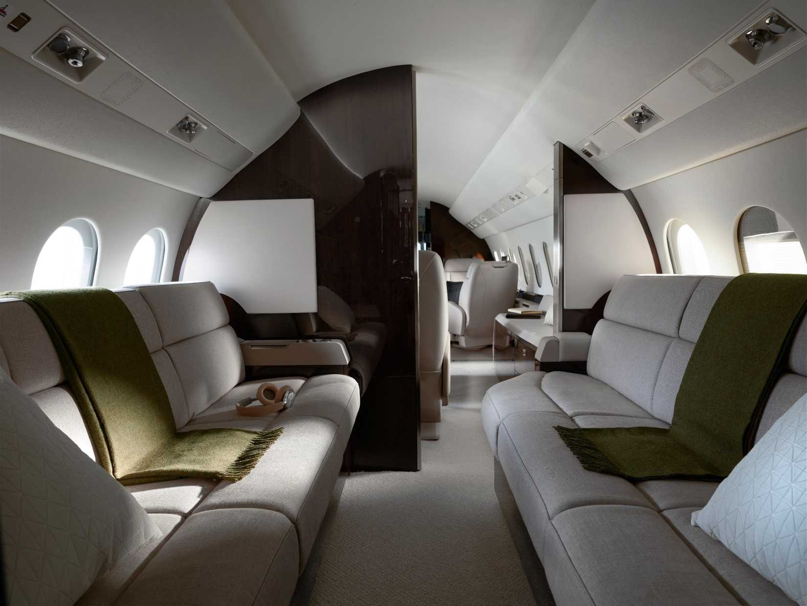 Taylor Swift's Private Jet: The Dassault Falcon 900