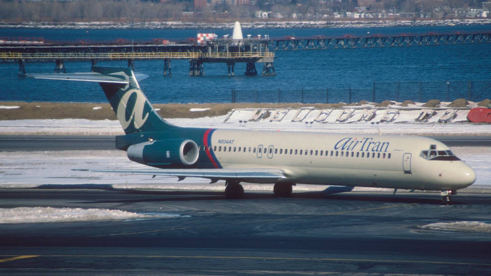 The Boeing 717 Took Its First Flight 24 Years Ago